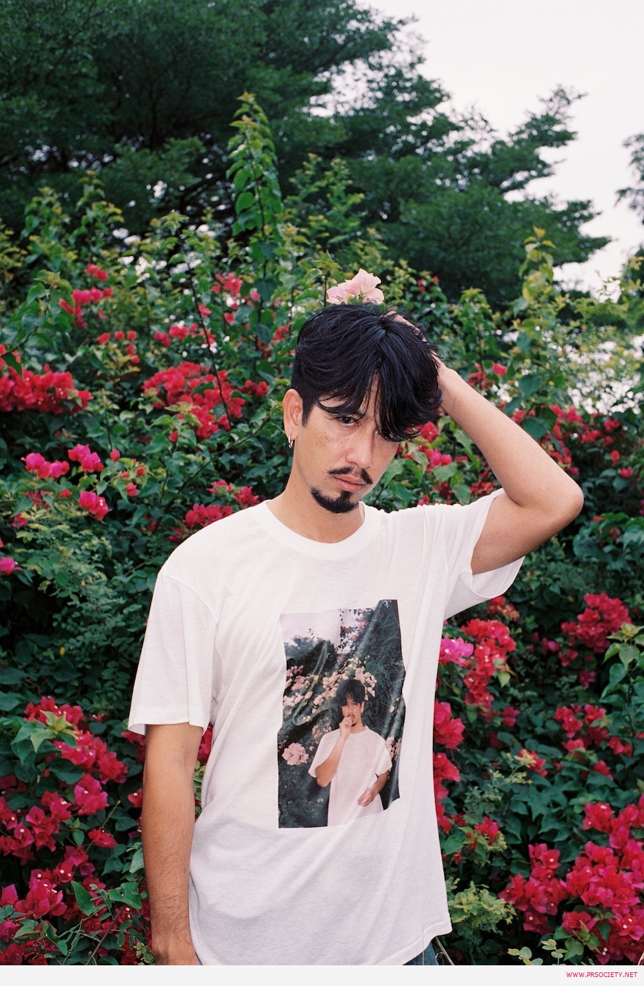 “LHAM” ส่งเพลงช้า “โลกอีกใบ” ตอกย้ำความสัมพันธ์รักที่ต้องเก็บเป็นความลับ - PRSociety.net | Thai ...